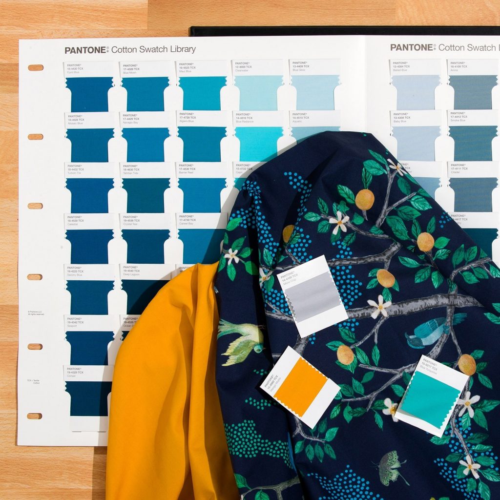 Cartelle colore e Mazzette colori Pantone in Vendita online - Cmykol
